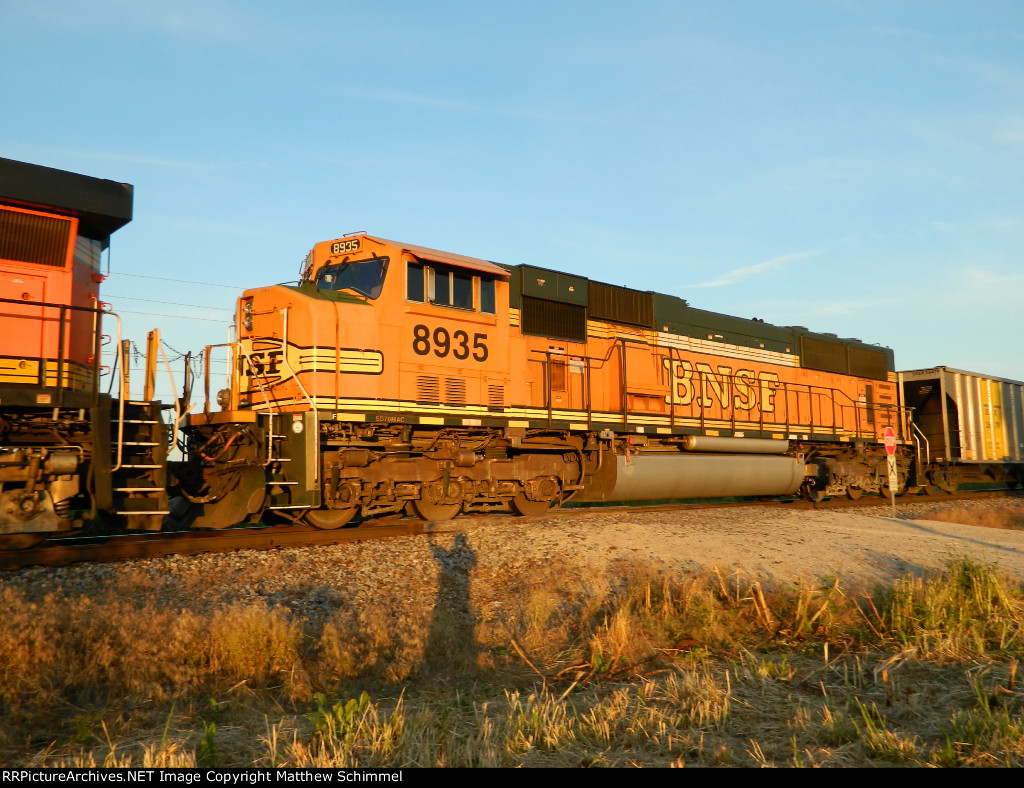 BNSF 8935